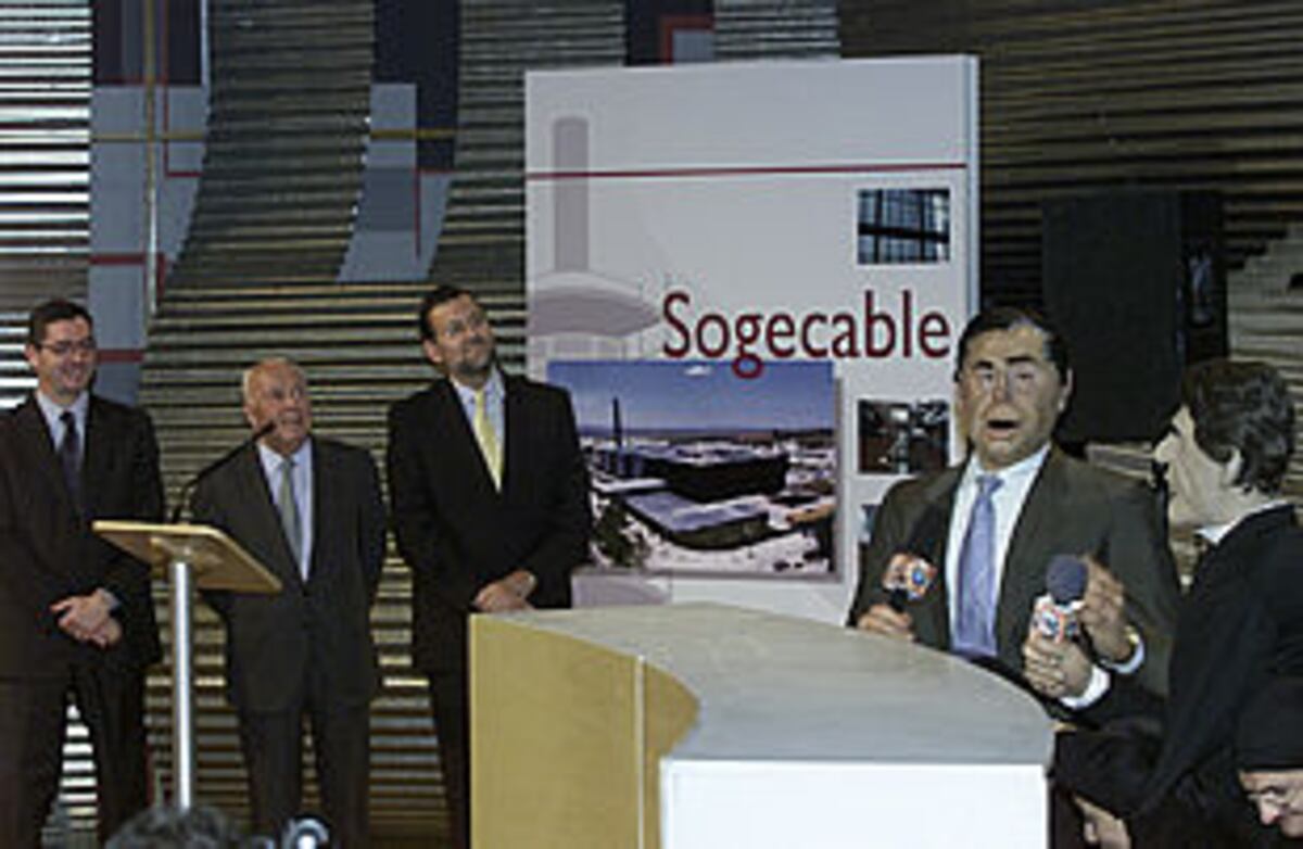 Alberto Ruiz-Gallardón, Jesús de Polanco y Mariano Rajoy observan la ...