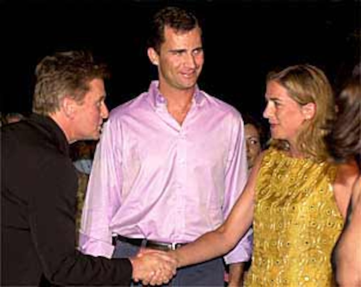 Michael Douglas saluda a la infanta Cristina, en pressencia del ...