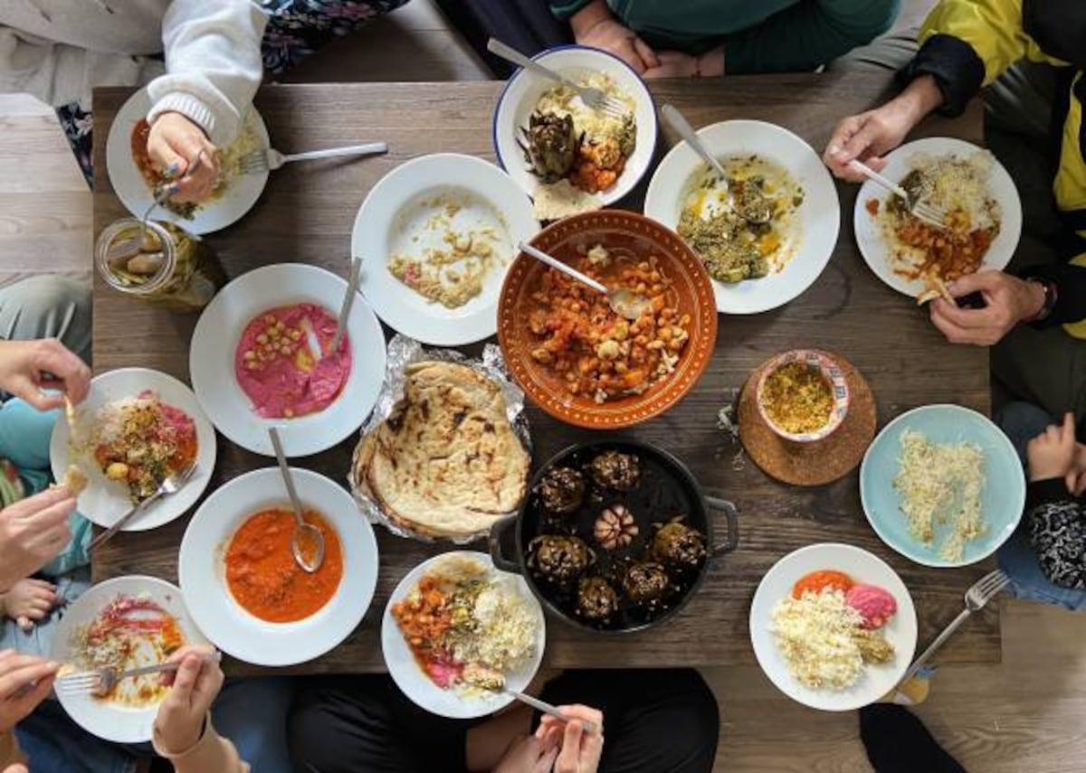 Cómo montar una cena con invitados en casa sin morir de estrés | El ...