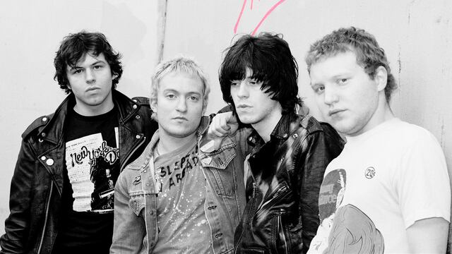 Un disco “brillante”, un accidente mortal: The Exploding Hearts, la ...