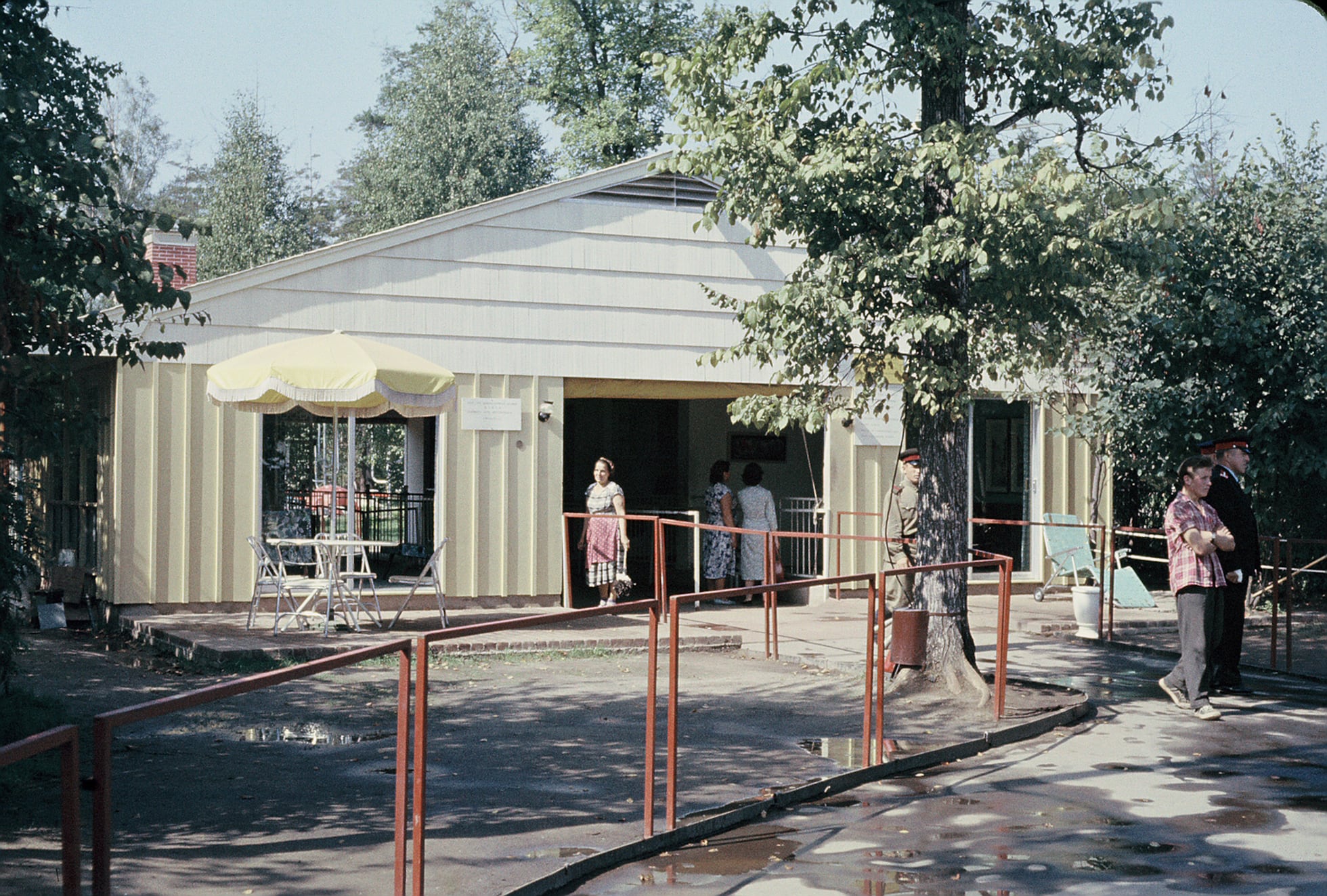 The day when an ordinary kitchen became a stage for the Cold War ...