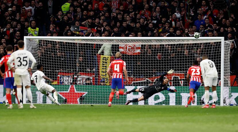 Simeone sobre el cruel resbalón de Julián Alvarez en el penalti ...