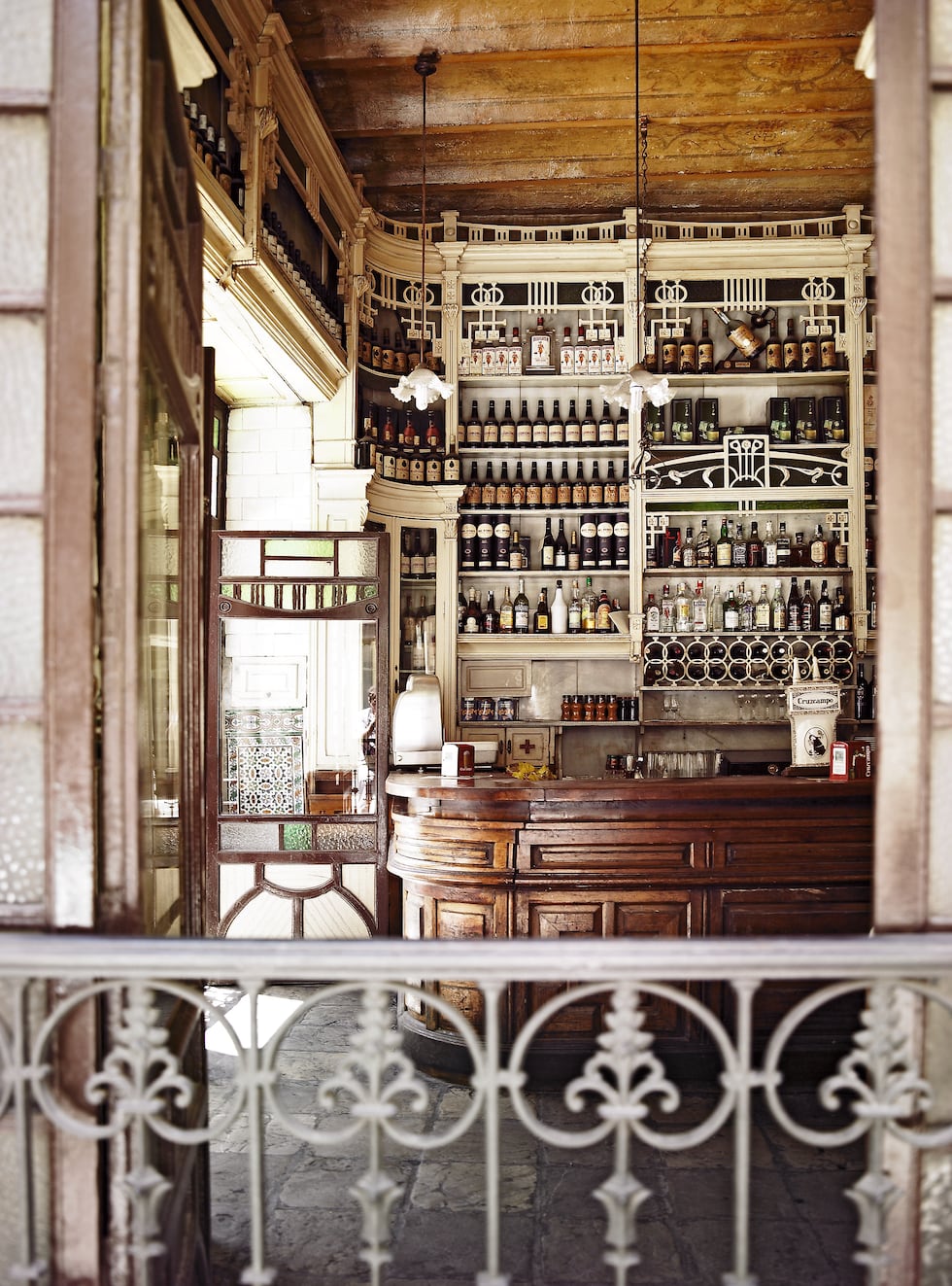 Las cinco tabernas más antiguas de España | Gastronomía: recetas ...