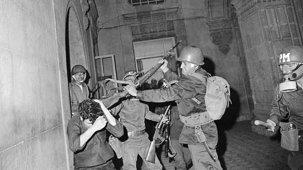 La Comisión De La Guerra Sucia Reinterpreta Medio Siglo De Violencia En