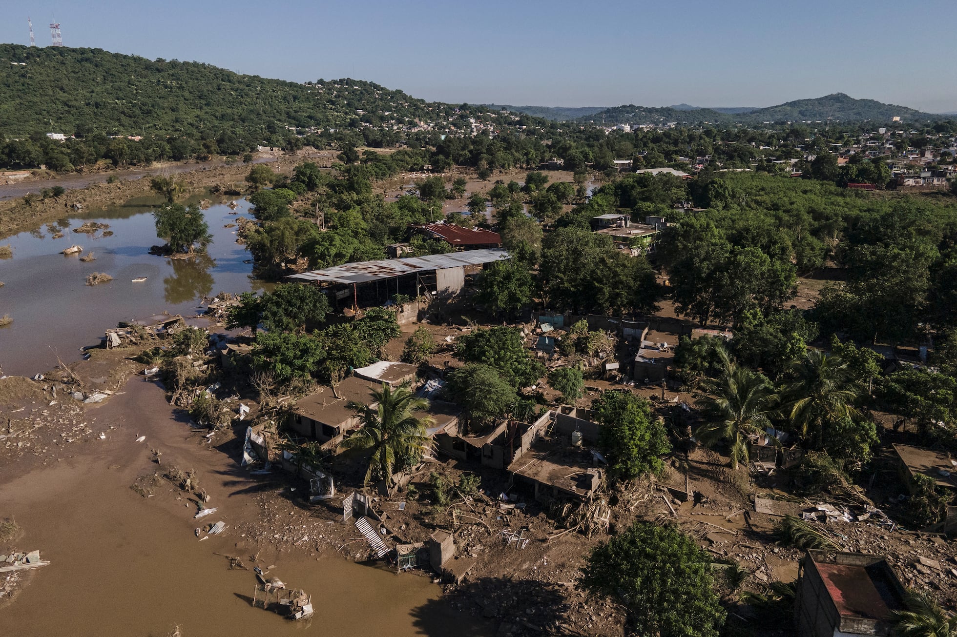 Veracruz: At least 64 dead and 65 missing following devastating rains ...