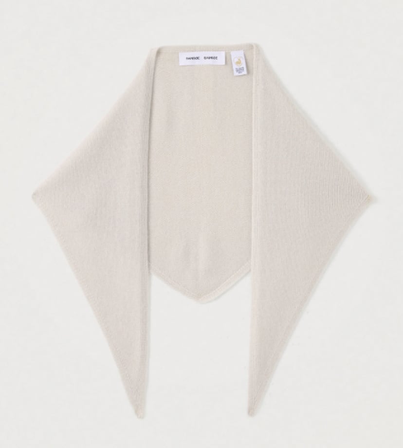 ¿Por qué todo el mundo en la moda lleva un triángulo de ‘cashmere’ al ...