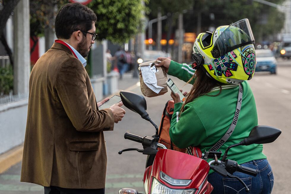Reforma laboral repartidores: Una tarde de trabajo con Beatriz ...
