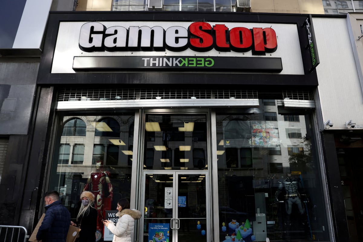 What happened to GameStop, the company that made Wall Street tremble ...