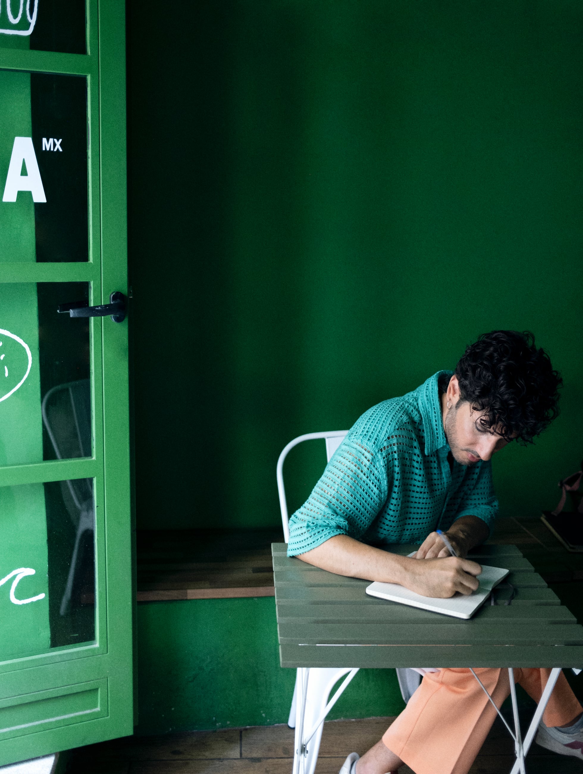 Ángelo Néstore, catalizador de la joven poesía en español: “Un poeta es ...