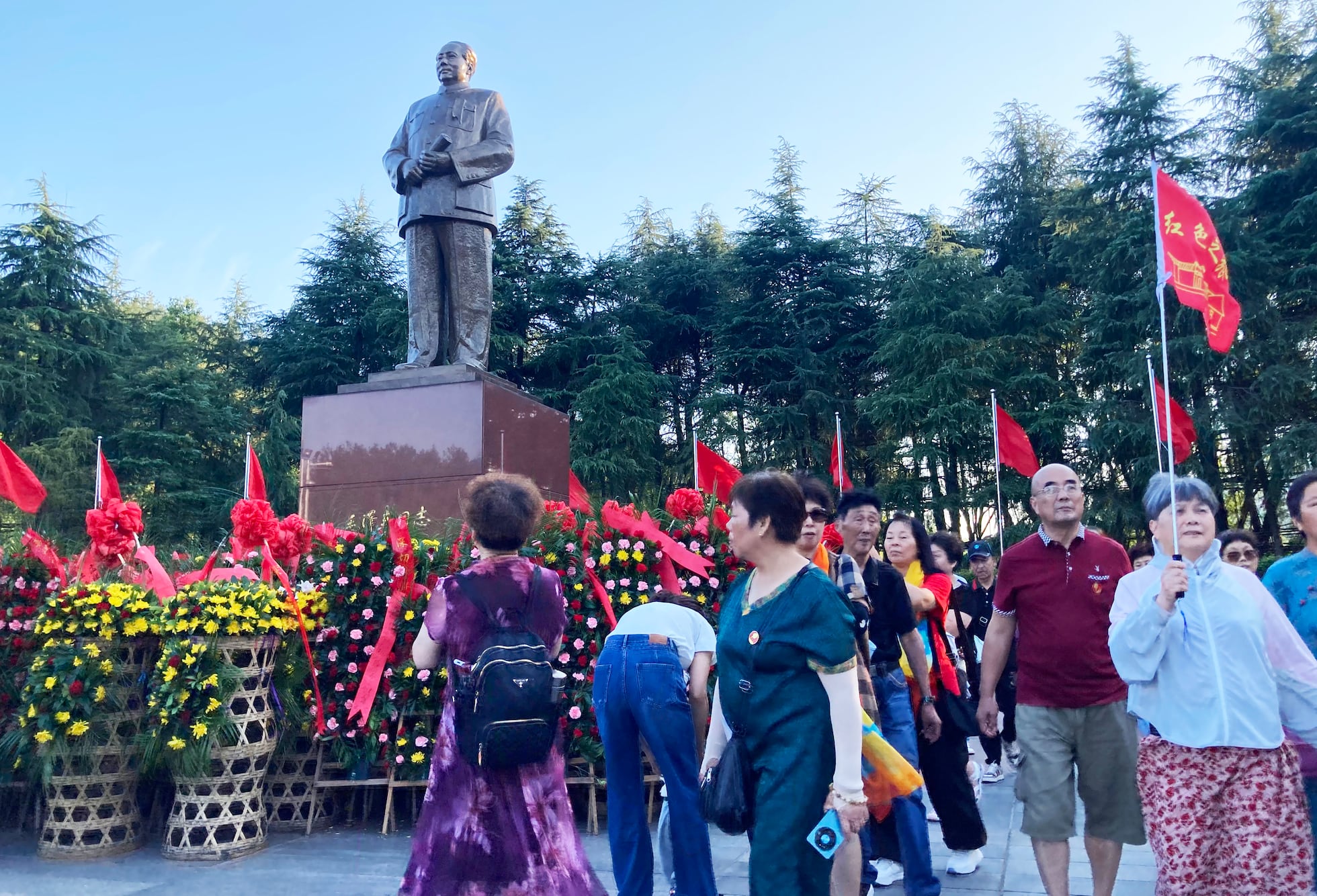 Viaje por la meca del ‘turismo rojo’: los 75 años de China desde ...