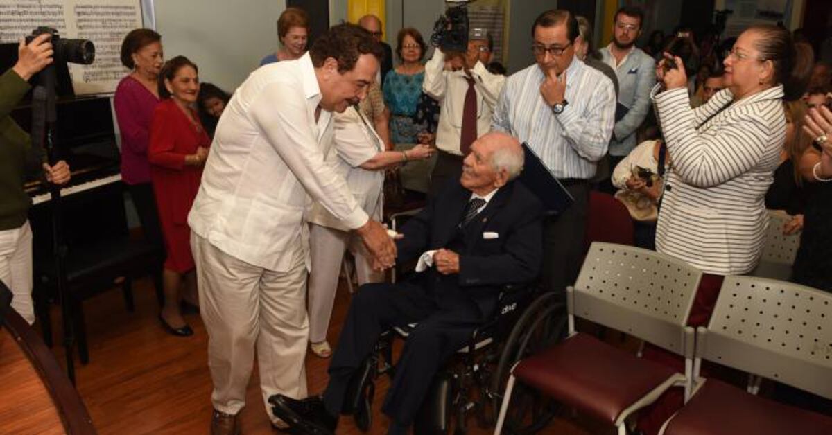 Muere Carlos Rubira Infante, el compositor que puso letra al ...