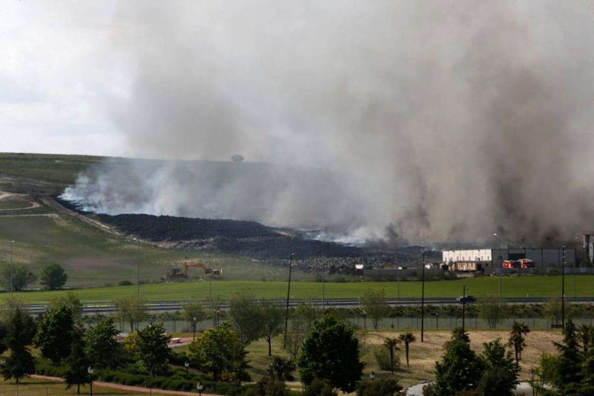 Blaze at tire dump outside Madrid was arson, say police | Spain | EL ...