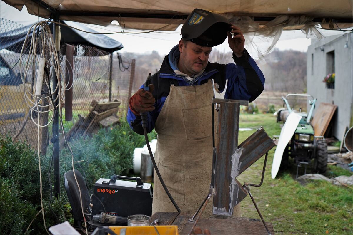 The Protestant pastor who makes ‘rocket stoves’ for the front lines in ...
