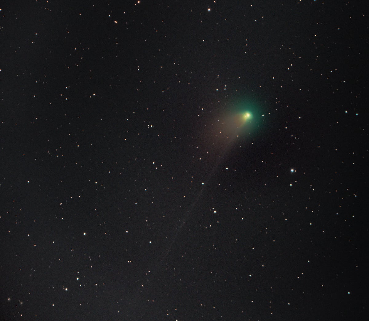 Green comet with an ethereal third tail approaches Earth | Science | EL ...