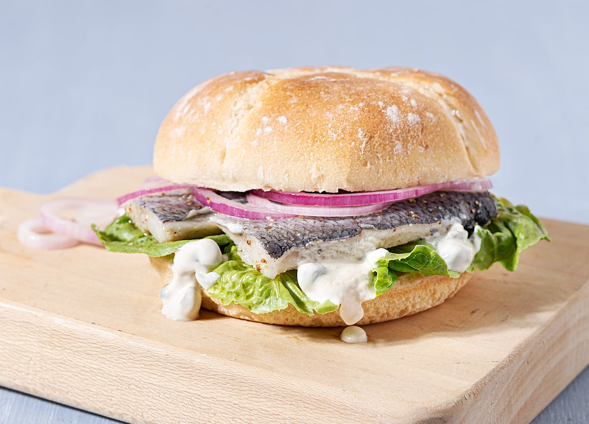 El pescado curado o encurtido es el protagonista de esta receta: junto ...