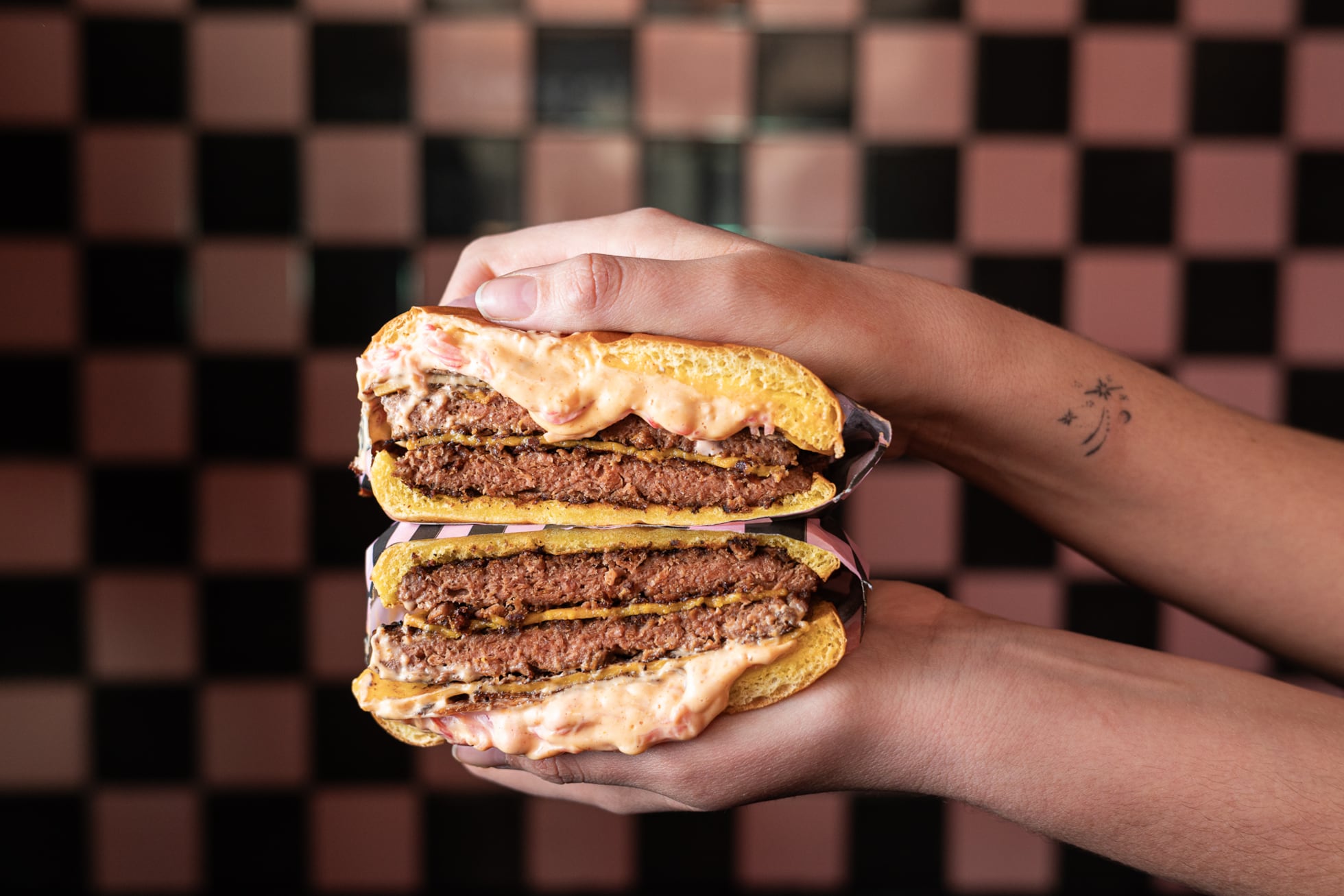 Dónde comer las cinco mejores hamburguesas veganas de Madrid, según ...