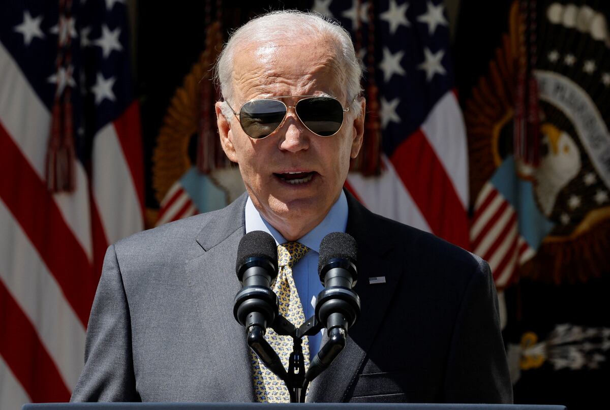 Biden approves Medal of Honor for Army helicopter pilot who rescued soldiers in a Vietnam ...