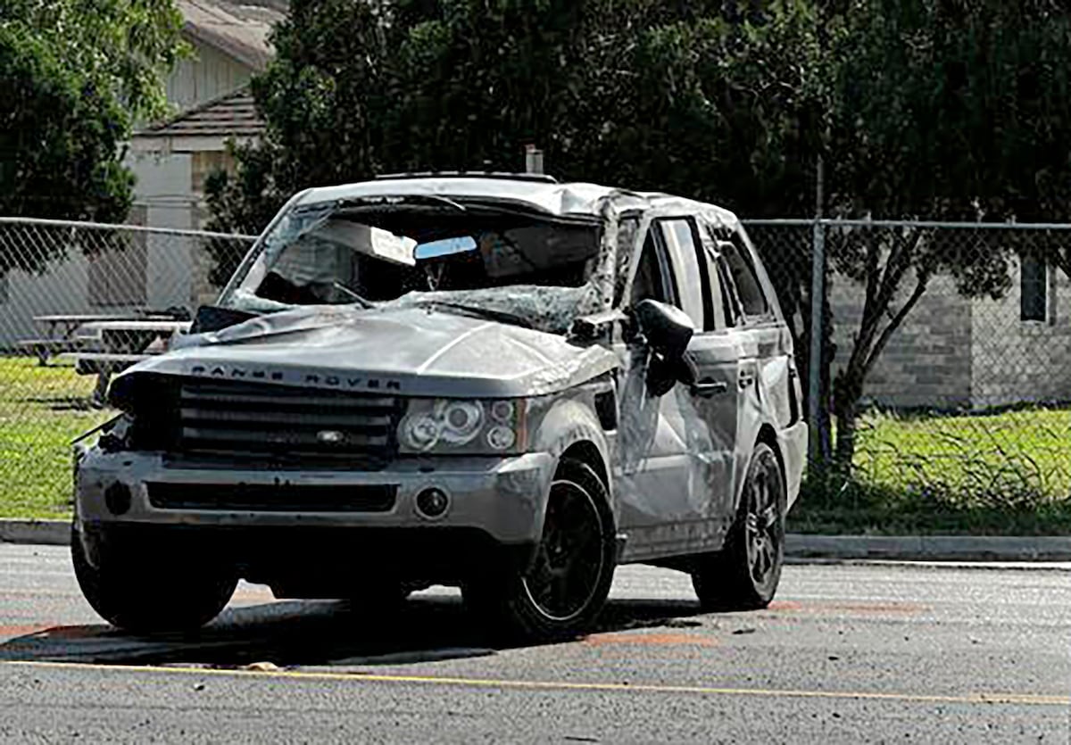 Driver hits crowd at bus stop near migrant shelter in Texas, killing ...
