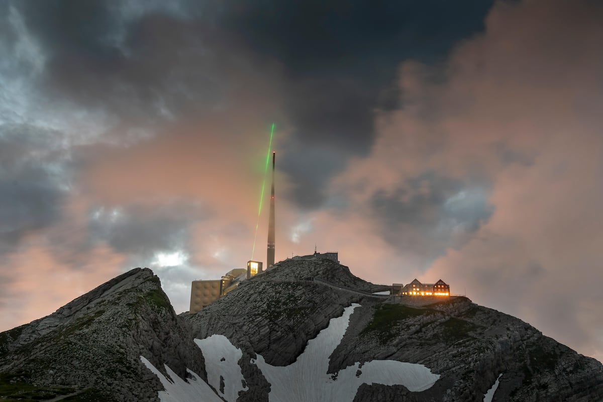Laser Lightning Rod: Powerful new laser redirects lightning bolts ...