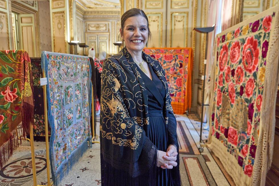 El mantón de Manila, un símbolo de poder, elegancia y migración | Moda ...