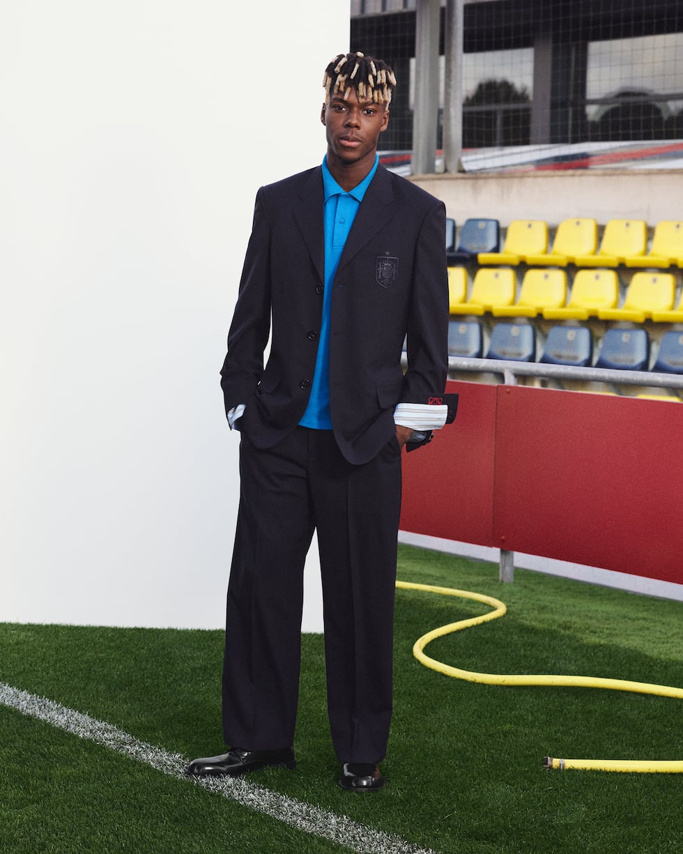 Así serán los trajes de Loewe para la selección española de fútbol ...