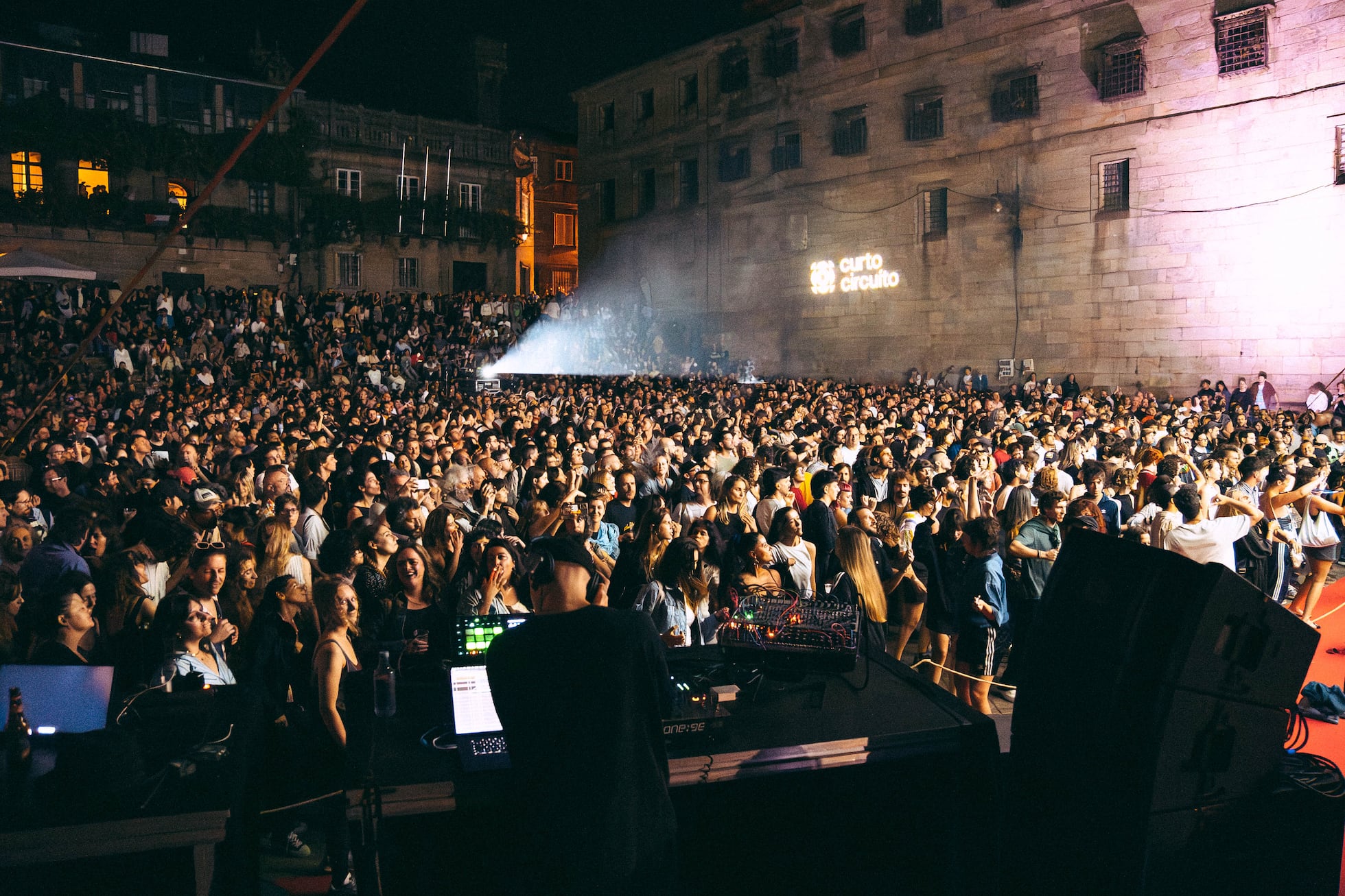 Kangding Ray, el arquitecto sonoro de las raves de la película ‘Sirât ...