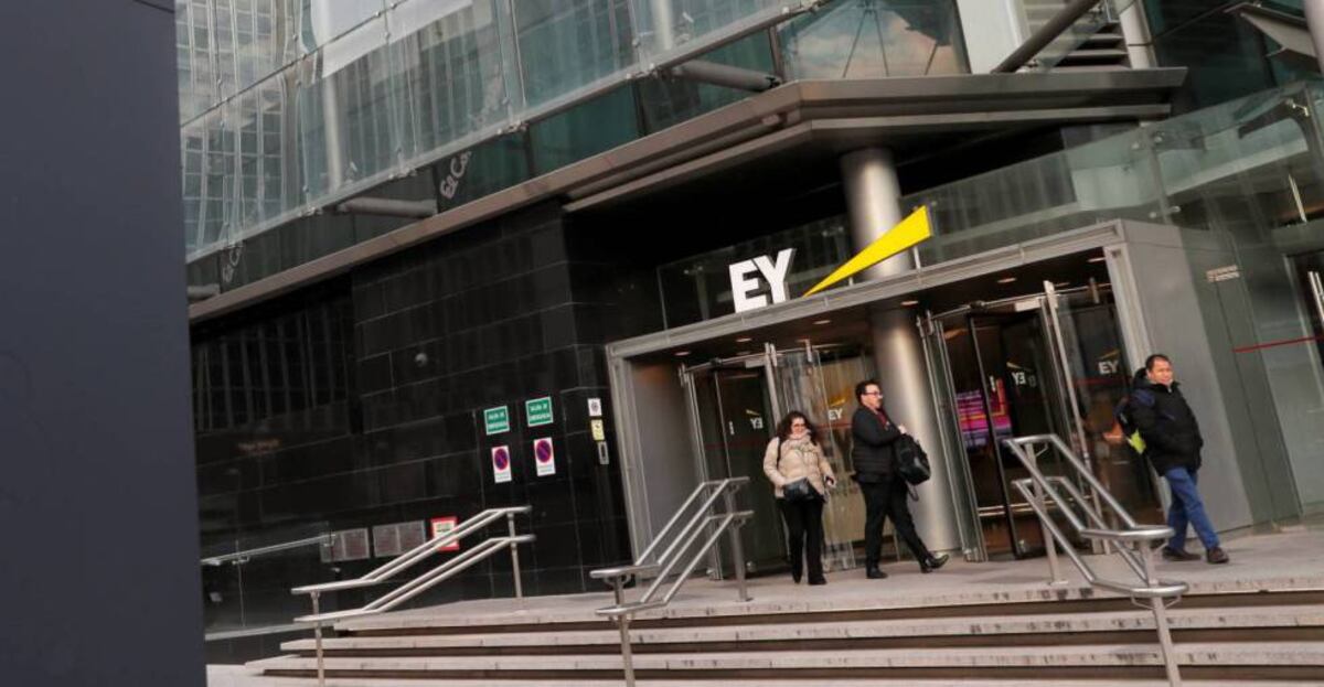 EY factura un 7,3% más en su año fiscal y lanza un plan inversor de 8. ...