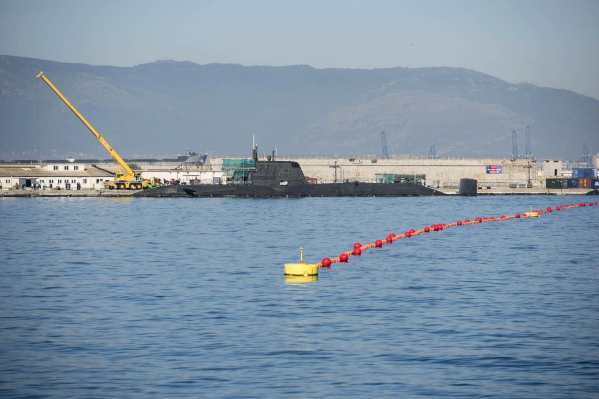 Desarmando al submarino británico "Ambush" en Gibraltar | Fotos ...