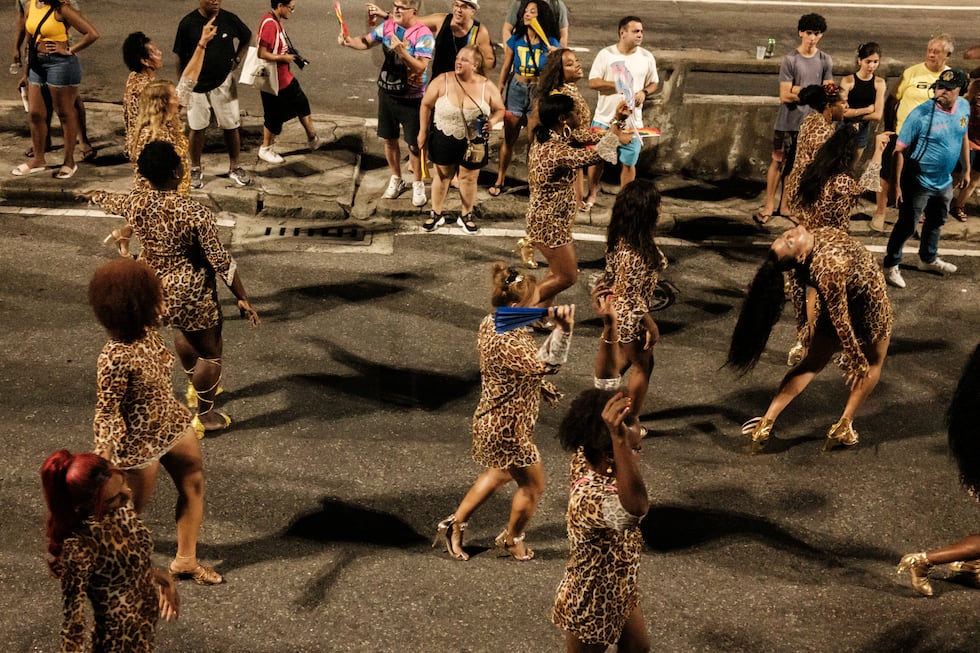 El carnaval de Río homenajea a Xica Manicongo, la primera mujer trans ...