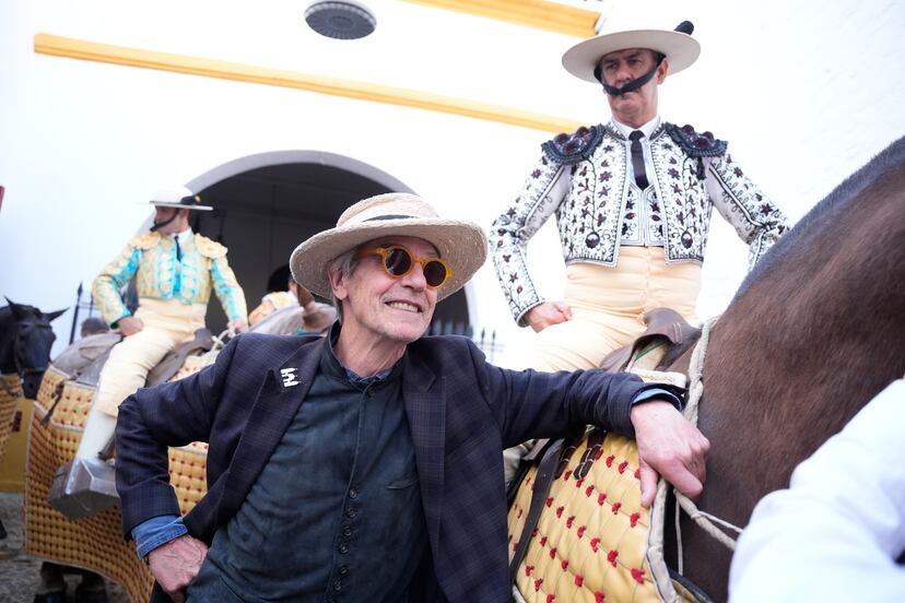 Jeremy Irons disfruta de la Feria de Abril de Sevilla entre corridas de ...
