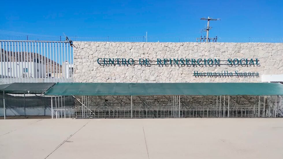 Mexico seeks answers after Los Chapitos lieutenant ‘El Ponchis’ escapes ...