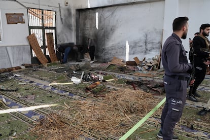 Ocho muertos por una explosión en una mezquita alauí de Siria durante ...