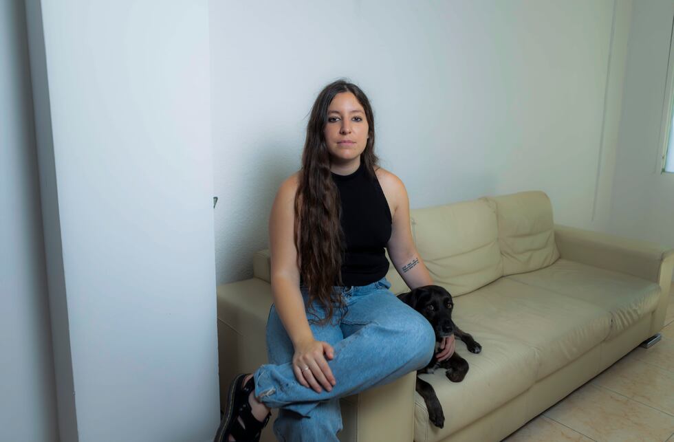 Laura C. Vela se convierte en un fenómeno literario con una historia traumática: “Aún nos quedan ...