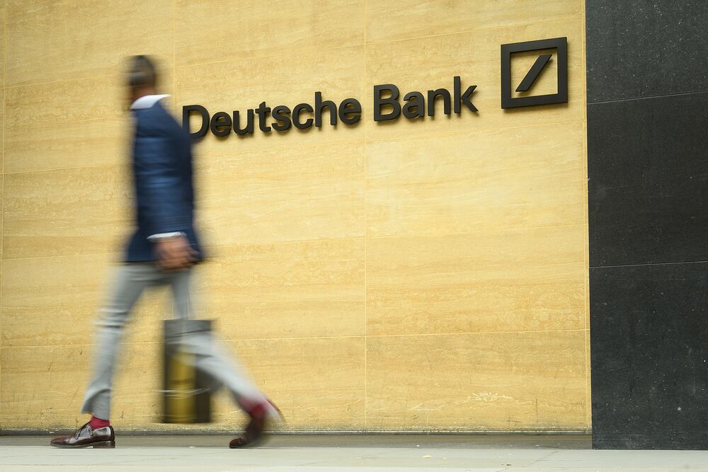 El BCE da un tirón de orejas a Deutsche Bank por la comercialización de ...