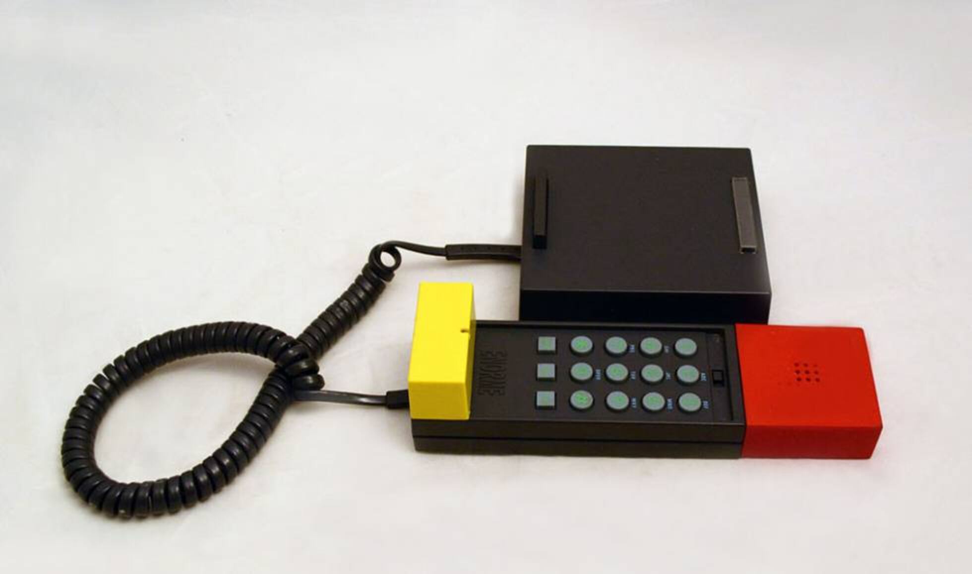Siguiendo el rastro al teléfono de nuestra infancia: ¿original o copia ...