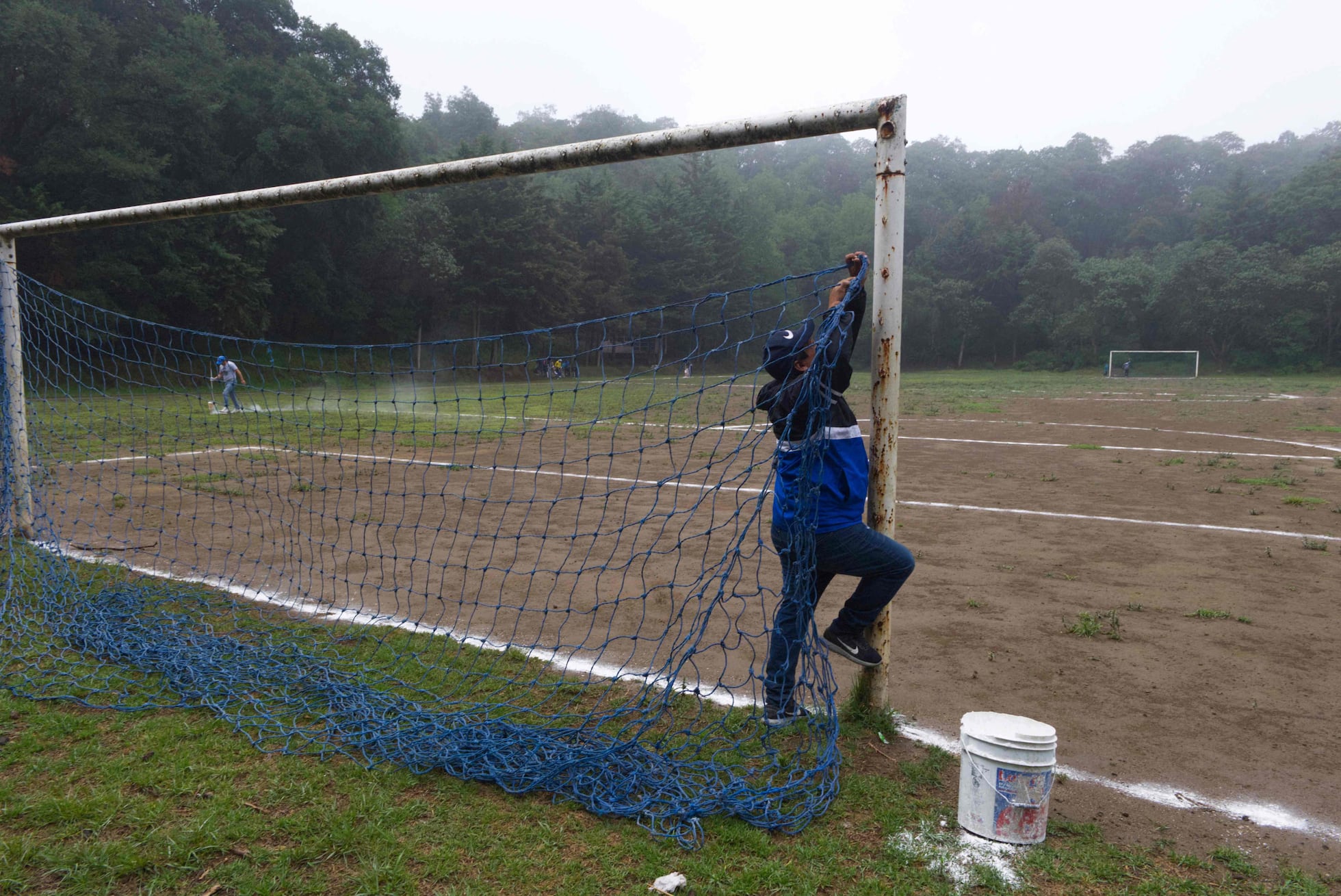 Jugando al fútbol en el cráter de un volcán de Ciudad de México | Fotos ...