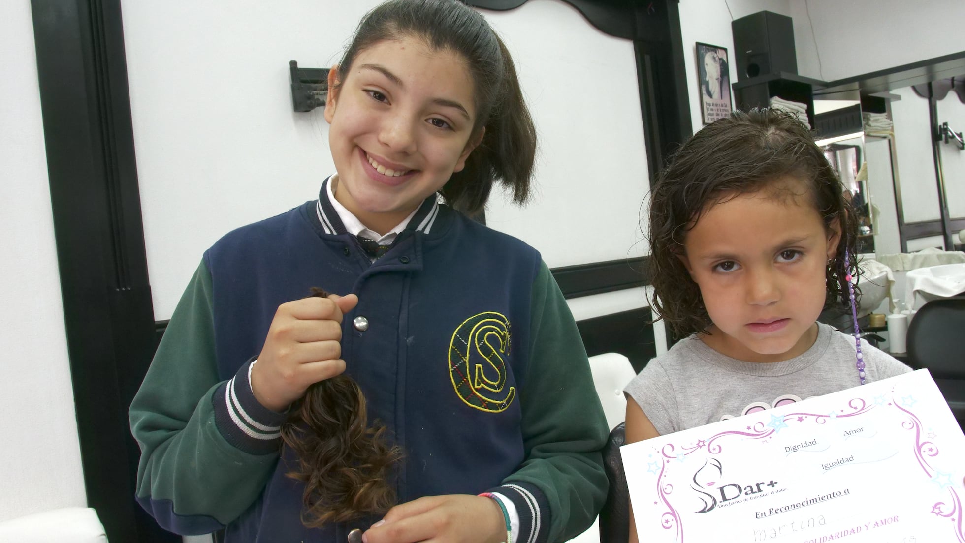 La adolescente argentina que creó una fábrica de pelucas para ayudar a ...