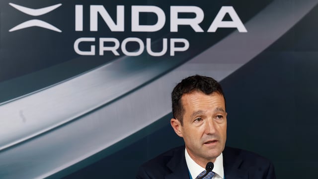 Los Escribano salen de Indra y allanan el camino para la venta de la ...