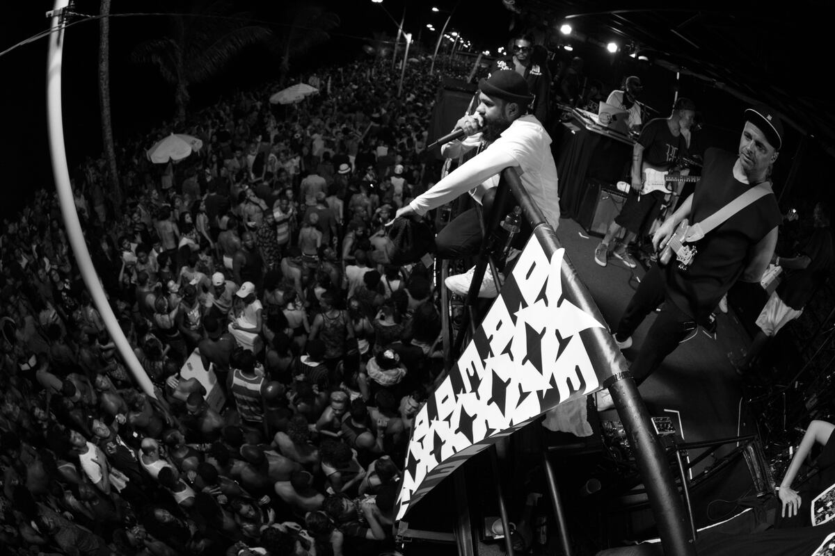 Com ‘OxeAxeExu’, BaianaSystem refaz os caminhos afro-latinos através da ...