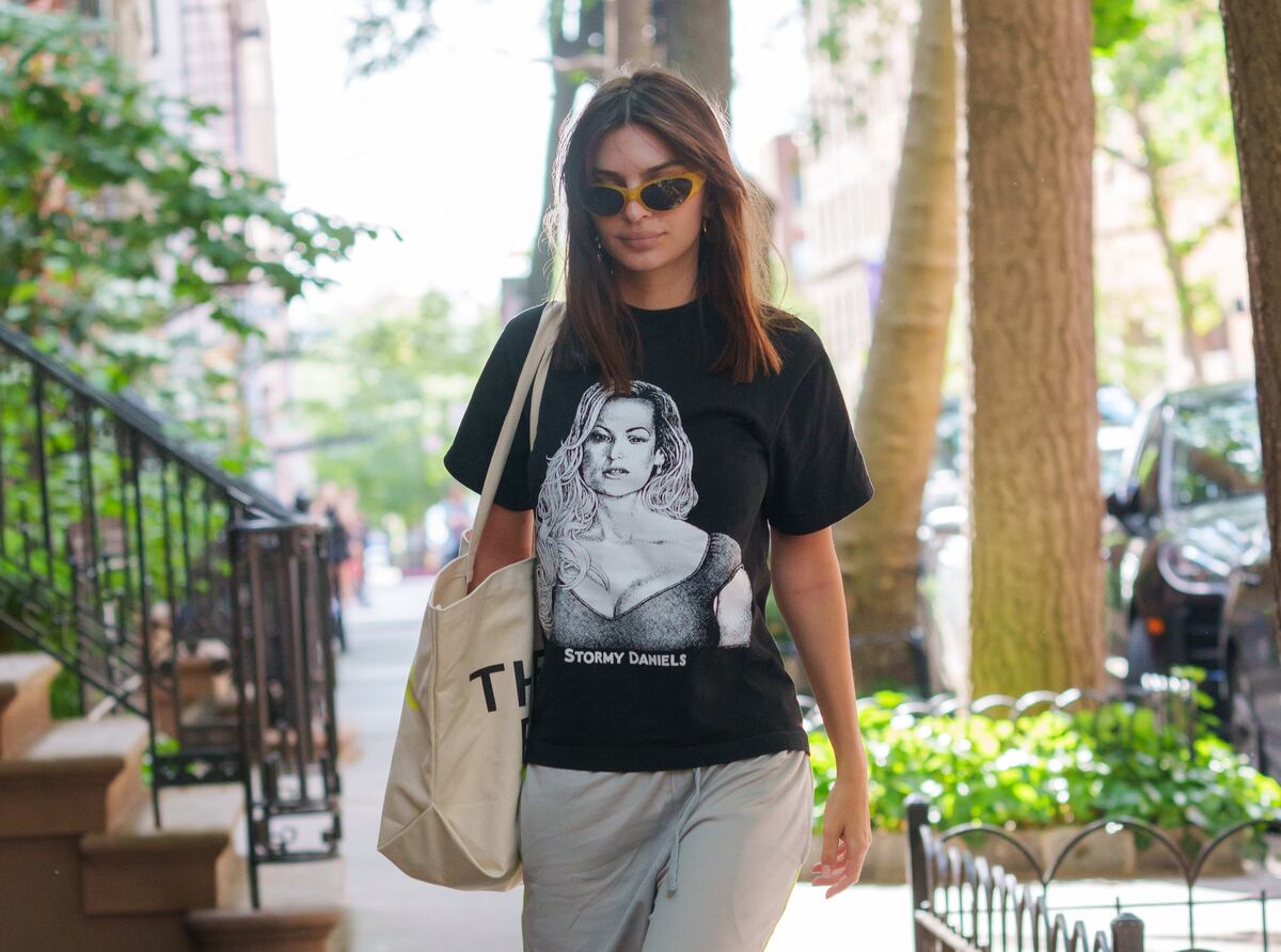 El mensaje de Emily Ratajkowski a Donald Trump está en su curiosa ...