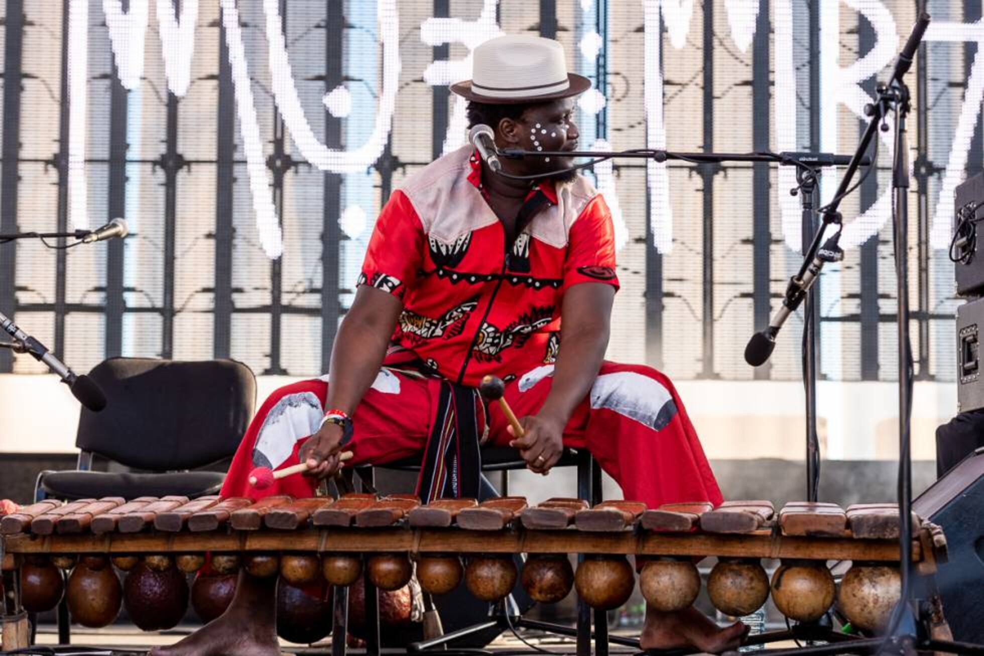 Timbila Muzimba: 23 kilos de percusión | África No es un país | Planeta ...