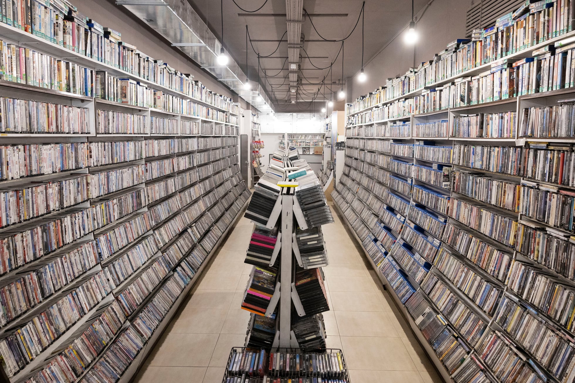 Be kind, rewind: The video store generation clings to its past ...