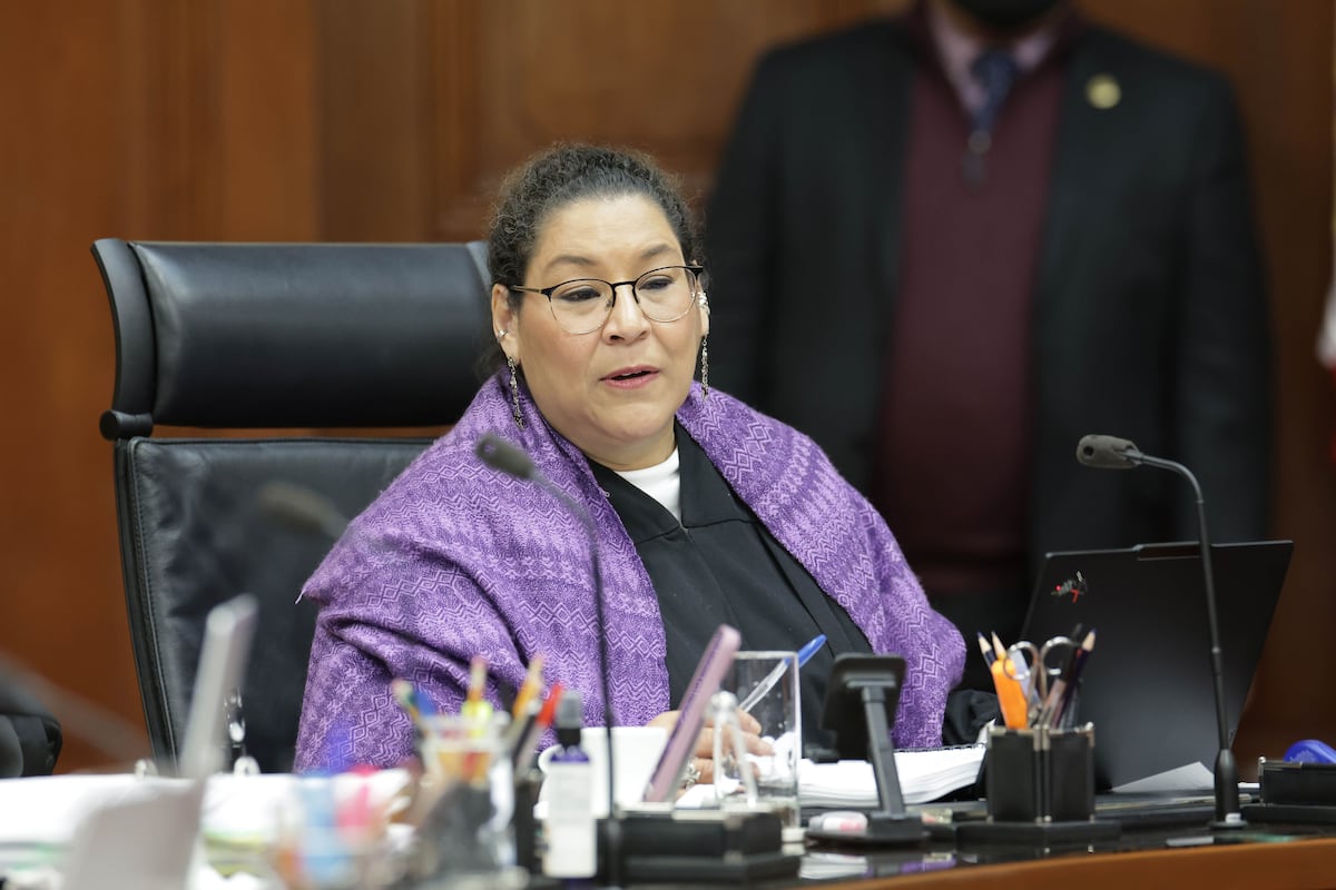 Lenia Batres tuerce el brazo de la Suprema Corte en un debate sobre la ...