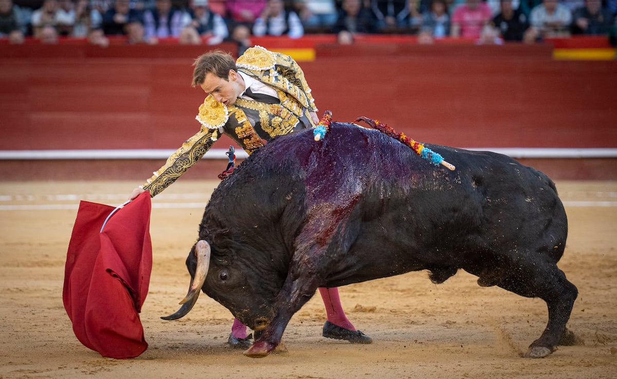 Un gran toro y tres toreros a medio gas | Cultura | EL PAÍS