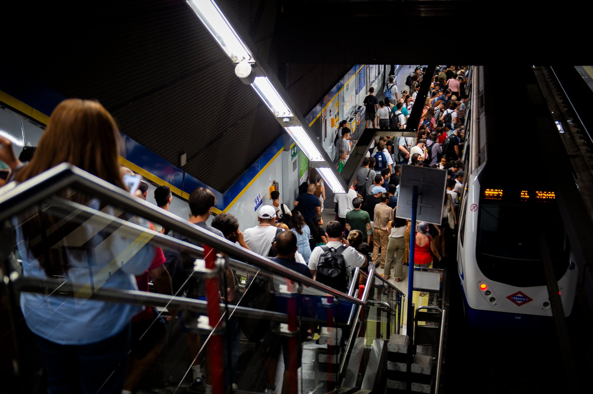 Segundo día de caos por el cierre parcial de la línea 6 de Metro de ...