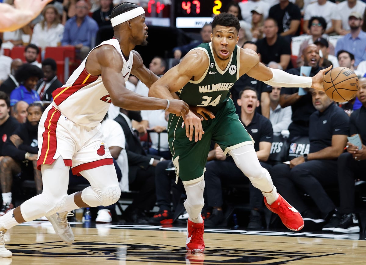 Jimmy Butler deja al borde del abismo a los Milwaukee Bucks pese a ...