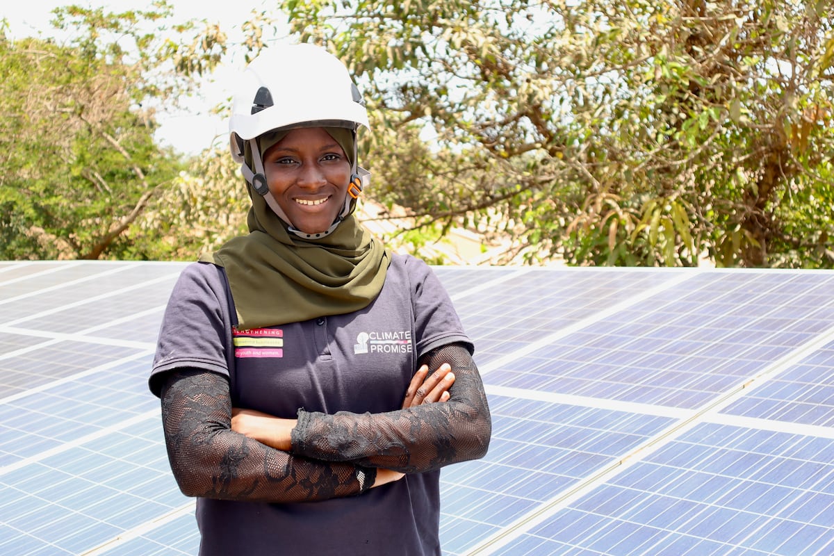 Las electricistas que llevan energía solar a pueblos de Gambia para ...