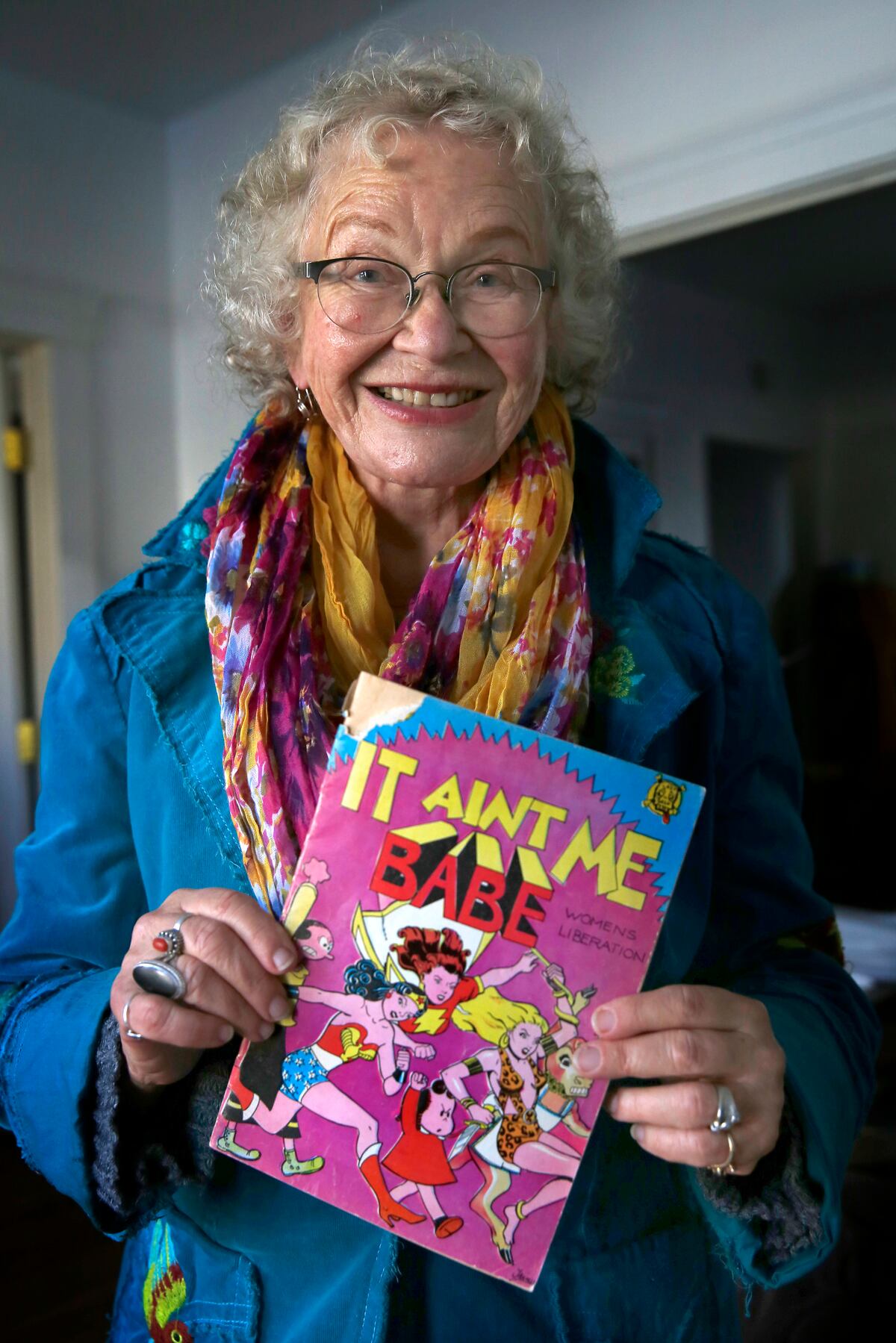 Muere a los 85 años Trina Robbins, la gran pionera del feminismo en el ...