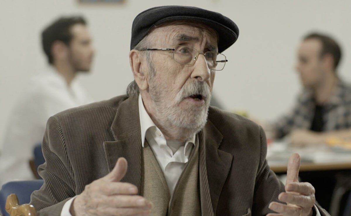 Muere Jesús Guzmán, el cartero de la serie ‘Crónicas de un pueblo’, a ...