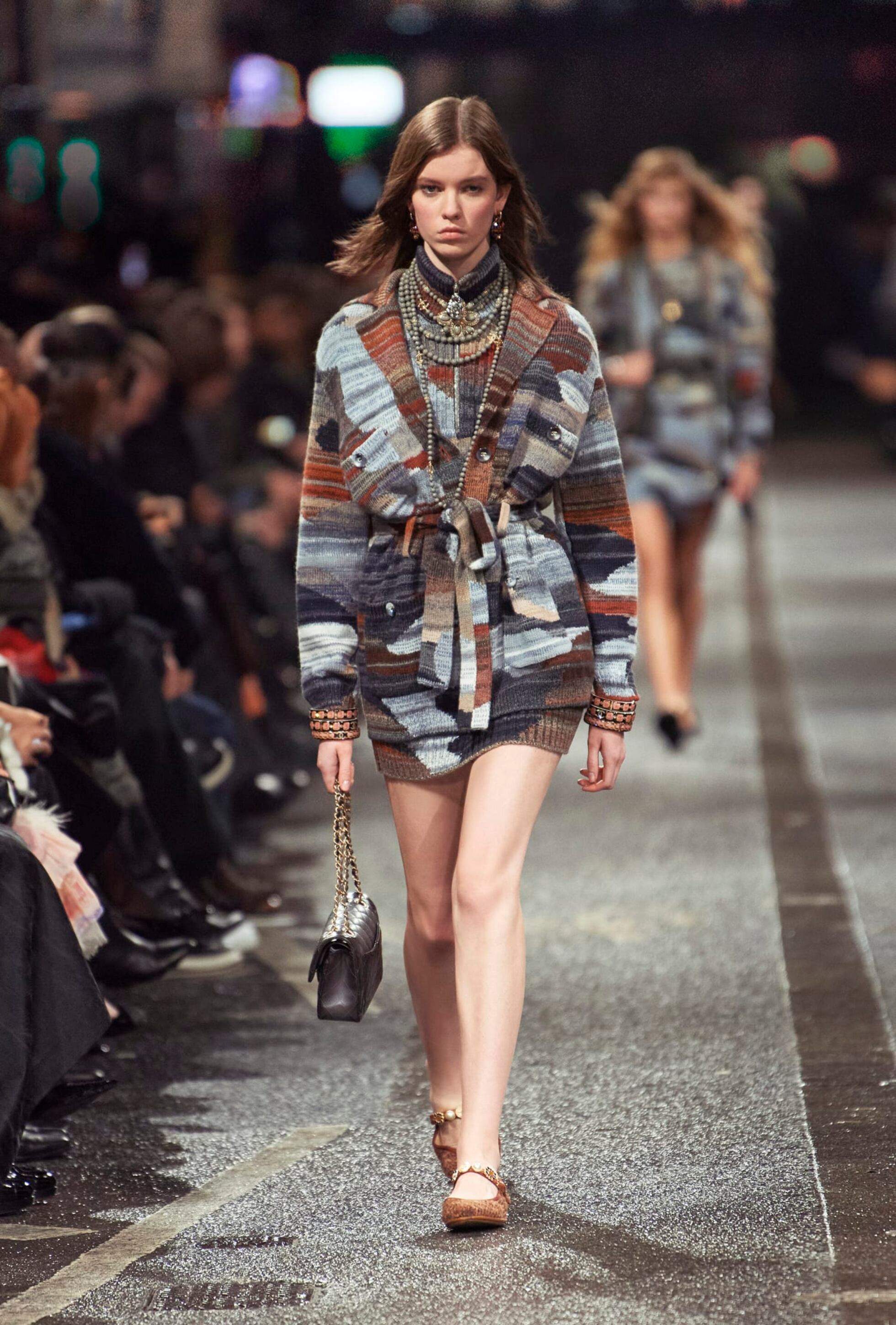 Sastrería a ritmo de post-punk: Chanel se traslada a Manchester para ...